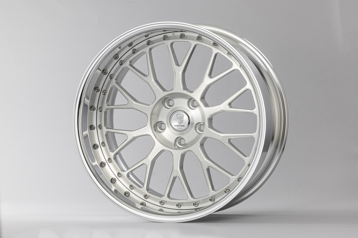 VERZ-WHEELS KR04 VERZカスタムホイールKR04｜KUHL JAPANがプロデュースする究極の「立体造形美」カスタムホイール